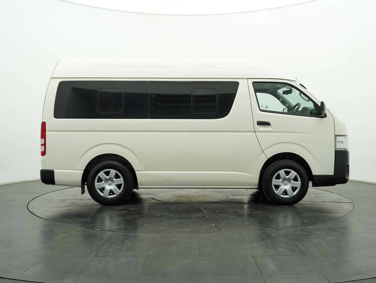 Buy used 2016 Toyota Hiace Window Van 2.5 – Carsome.my