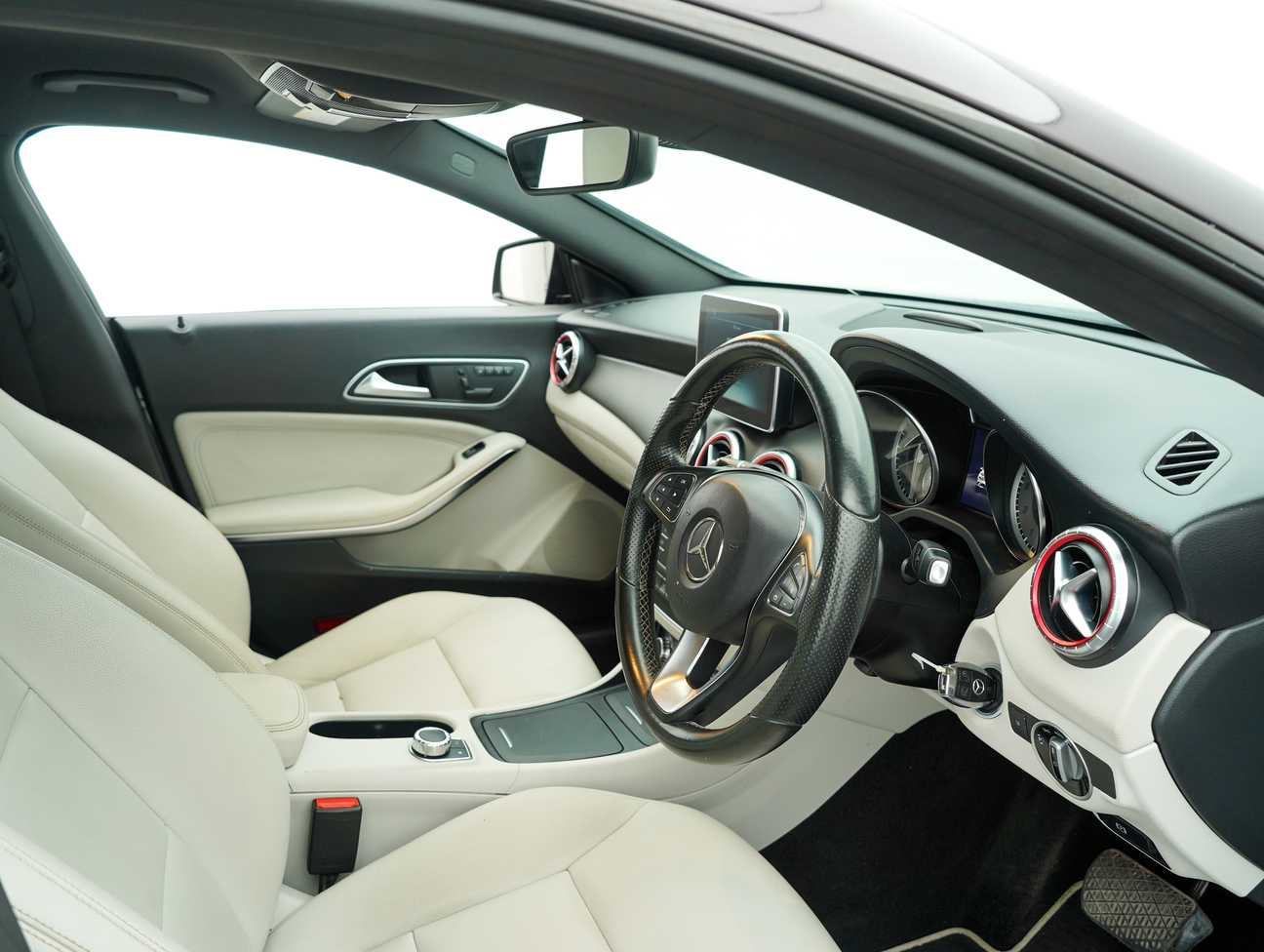 Buy used 2015 Mercedes-Benz CLA200 1.6 – Carsome.my