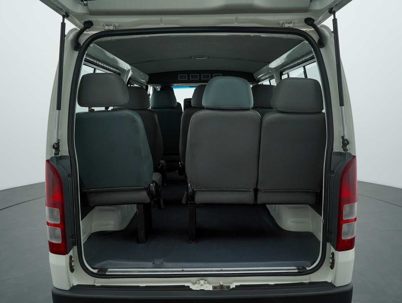 Buy used 2011 Toyota Hiace Window Van 2.5 – Carsome.my