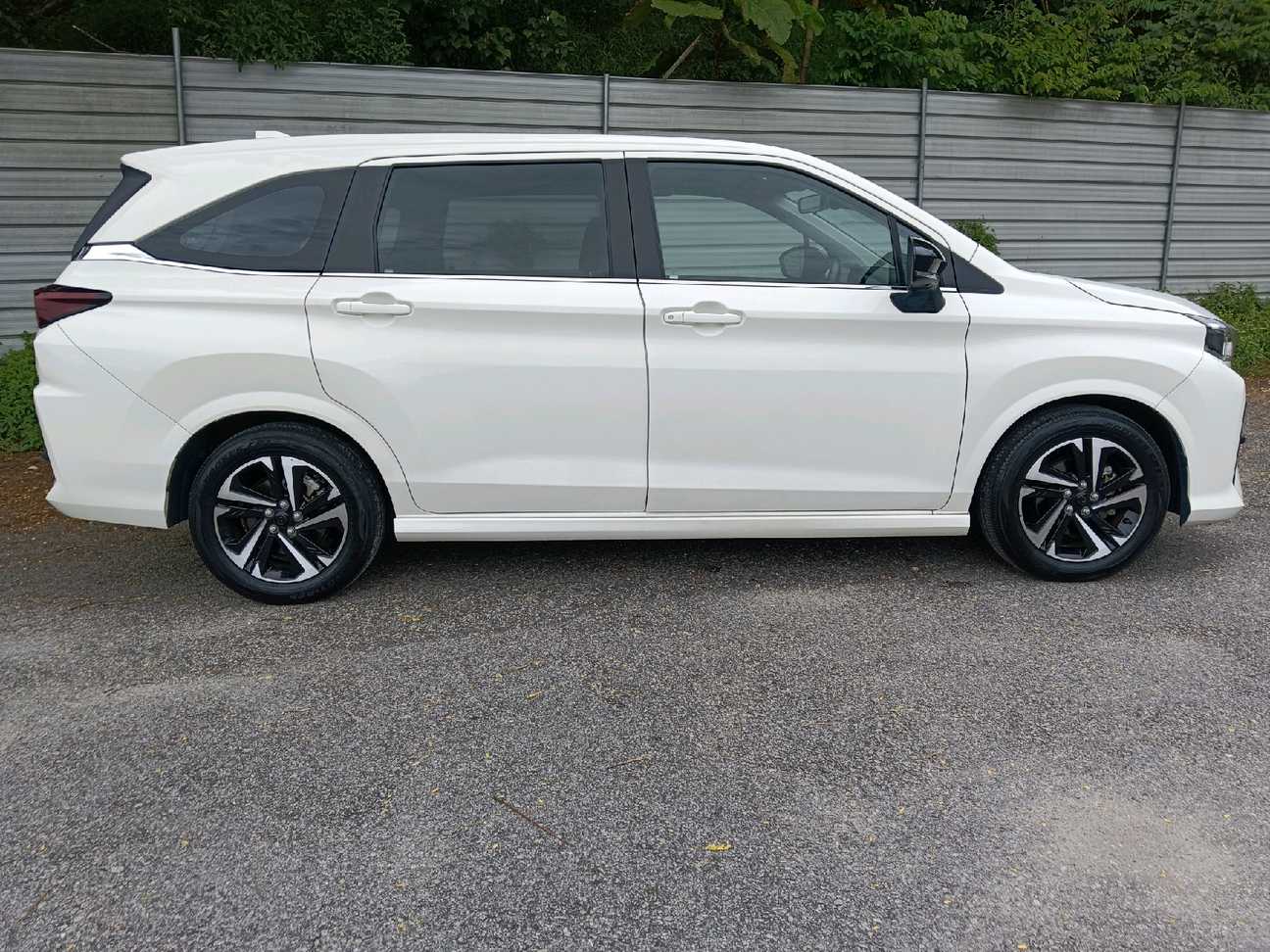 Beli Kereta Terpakai Alza tahun 2022 - Carsome.my