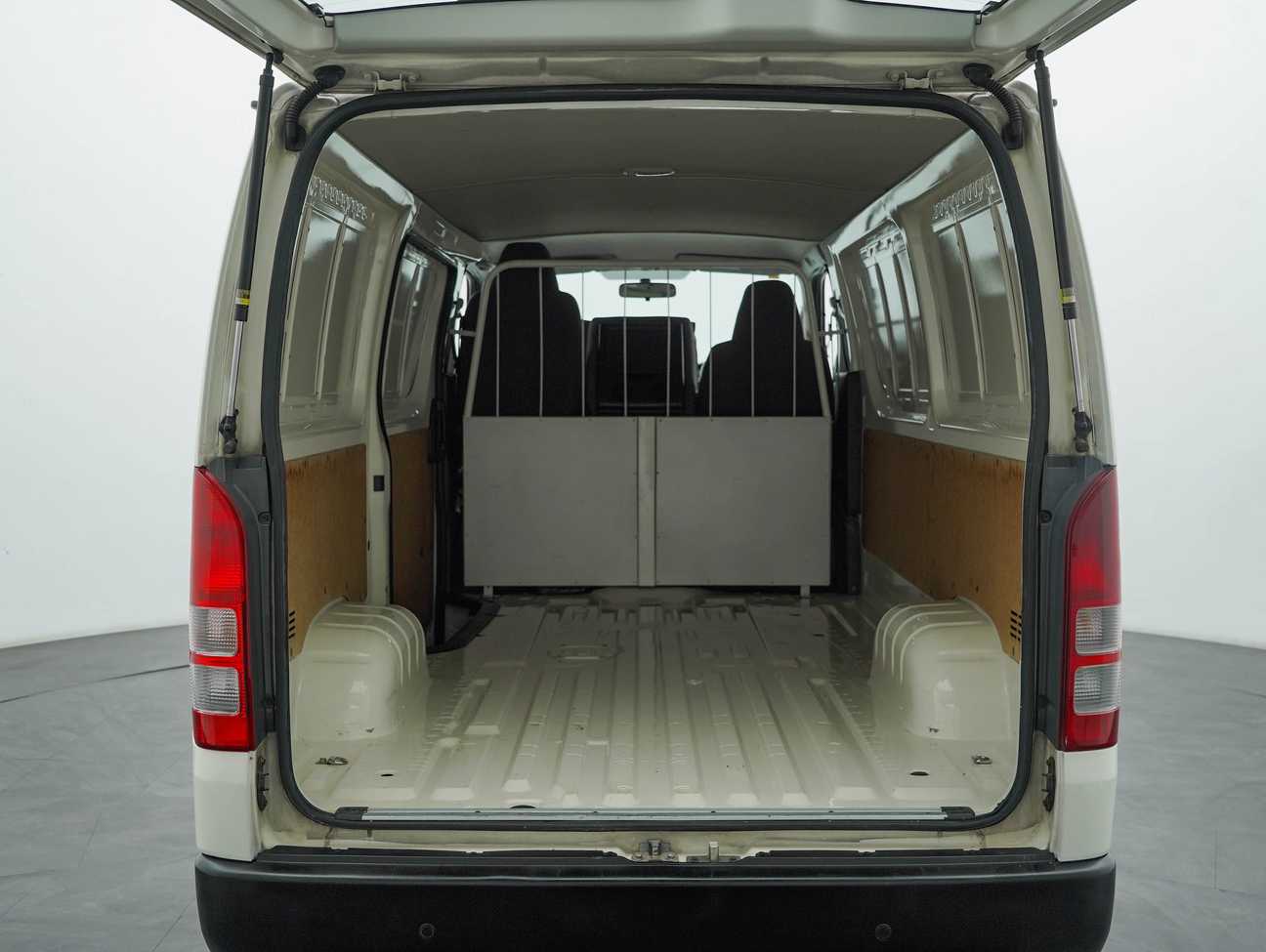 Buy used 2016 Toyota Hiace Panel Van 2.5 – Carsome.my