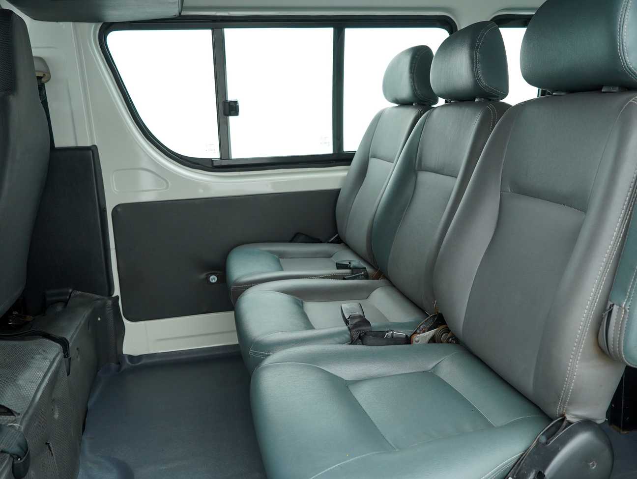 Buy used 2011 Toyota Hiace Window Van 2.5 – Carsome.my